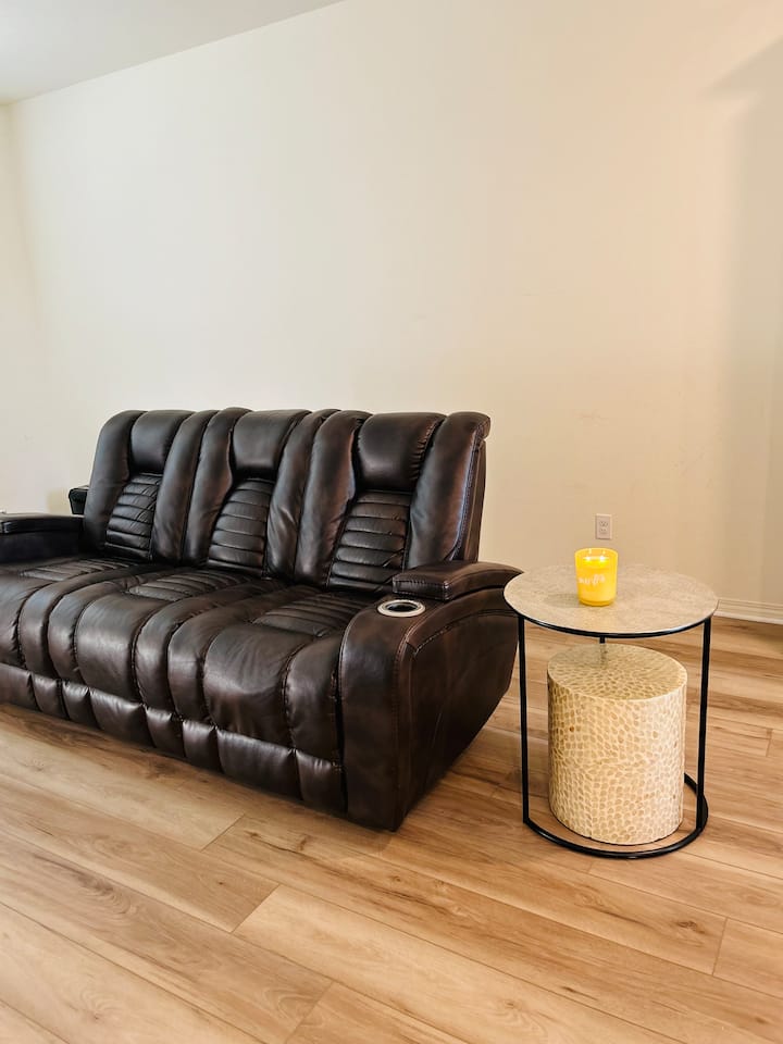 Charming Home Spacious Interiors - Eastvale, CA
