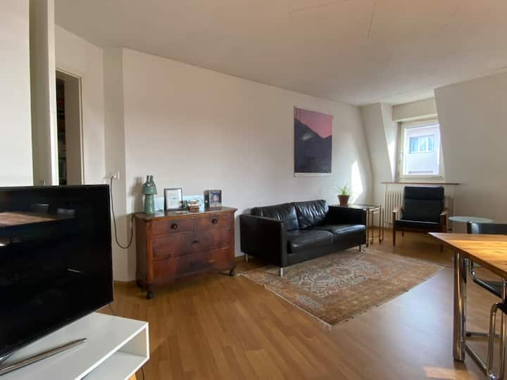 Central, Spacious & Cozy – Apartment For Groups - 