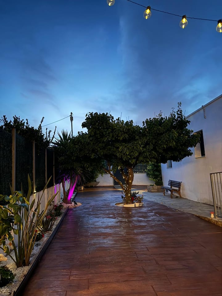 Amplio Chalet Independiente, Soleado Y Con Piscina - Miami Platja