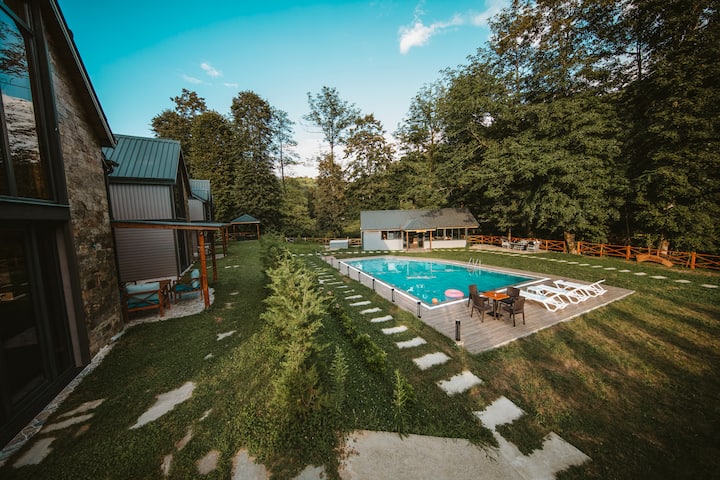 Orman Manzaralı, Havuzlu, şöMineli Lüks Villa - Ardeşen