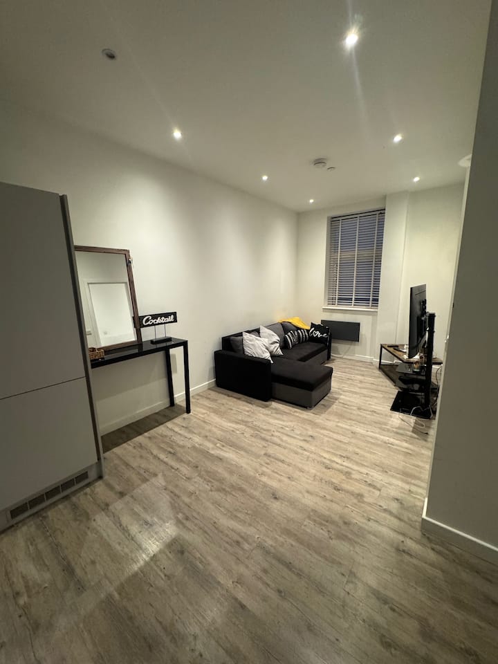 Modern 1 Bed Apartment With Free Parking - Staines-upon-Thames