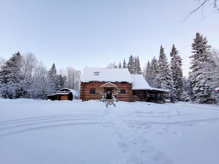 Cozy Winter Getaway | Hottub | Gameroom | Firepit - Algonquin Provincial Park