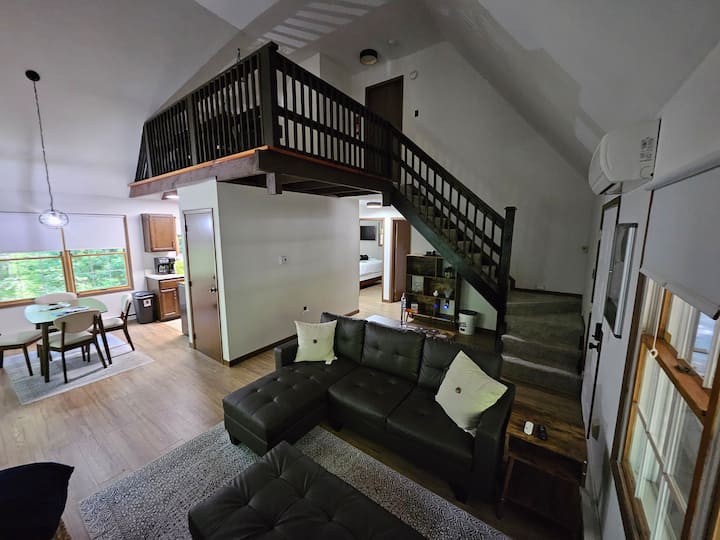 Amenity Filled Neighborhood Pocono Getaway - Albrightsville, PA