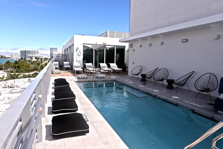 Penthouse One Bedroom Oceanside - Miami Beach, FL