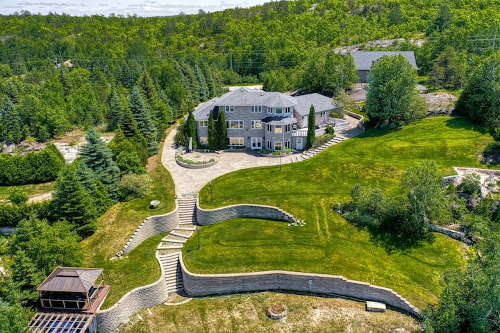 Hot Tub | Sauna | Pool Table | Firepit - Greater Sudbury