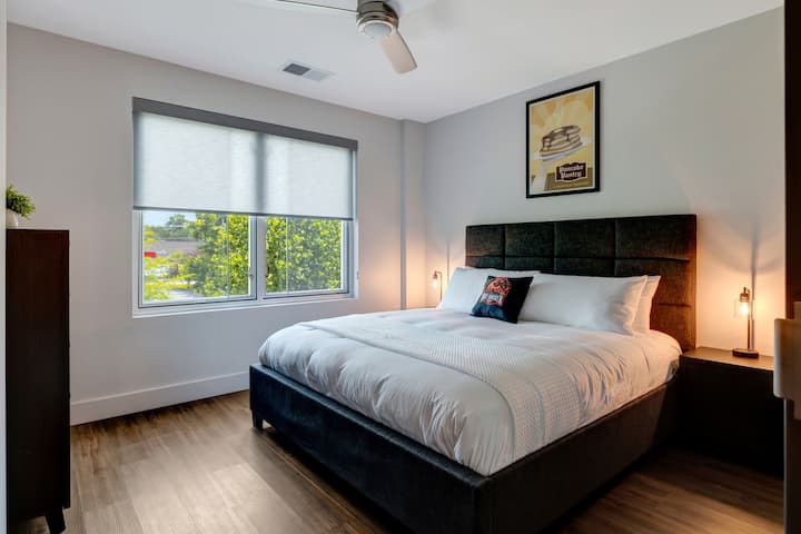 Modern Unit In Hip Donelson, Mins From Gaylord! - Nashville, TN