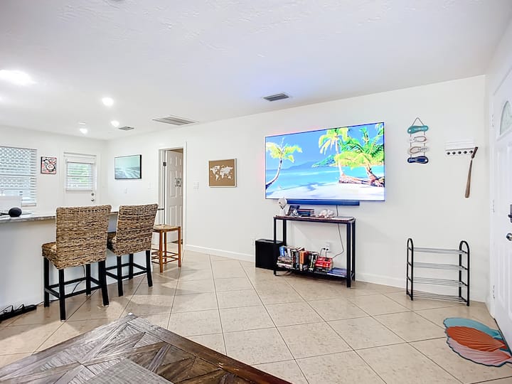 Serene Sarasota Retreat, King Bed, Near Beaches - Sarasota