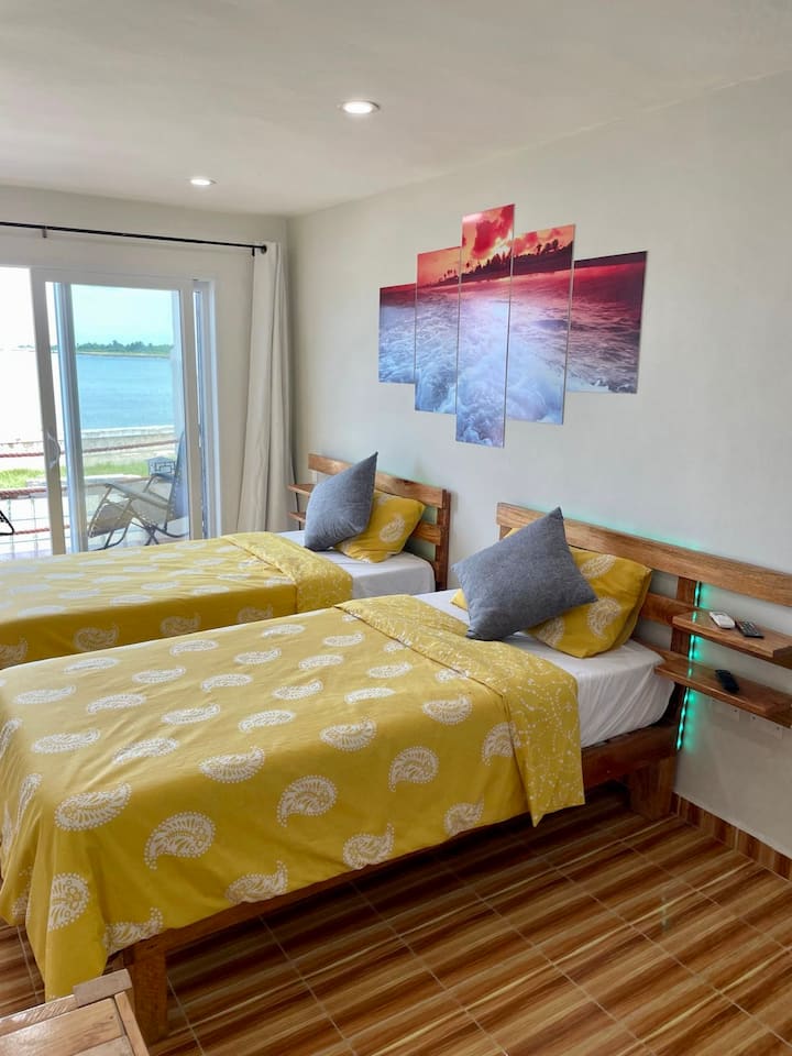 Unique La Casa Barco Chambre #3  Bord De Mer! - Havana