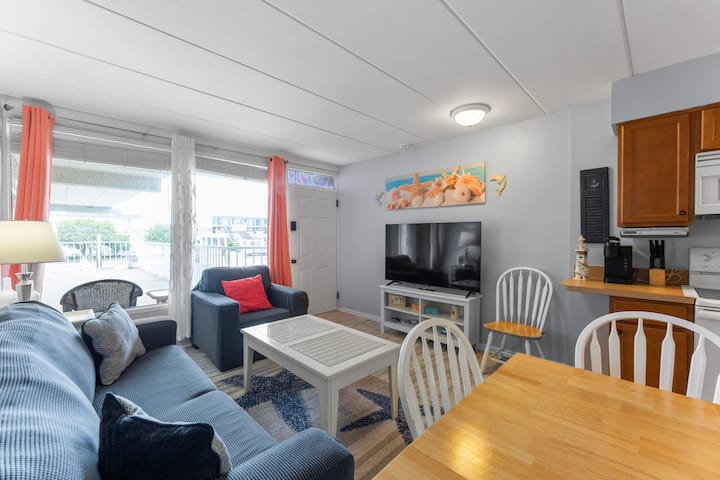 Walk To Beach | Sleeps 6 | Pool | Parking | Grill - Wildwood, NJ
