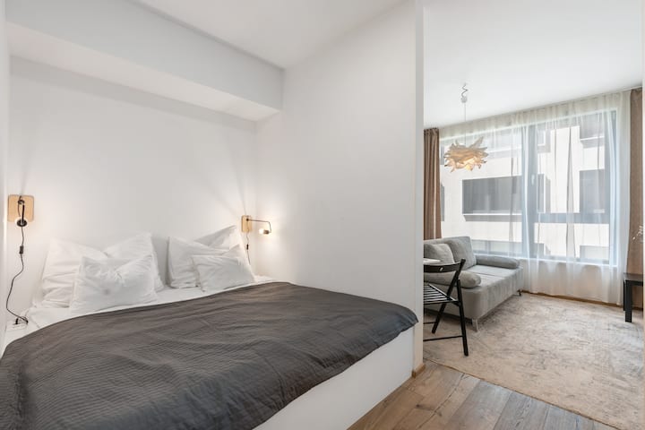 Real Living By Refa - Iconik - Prága