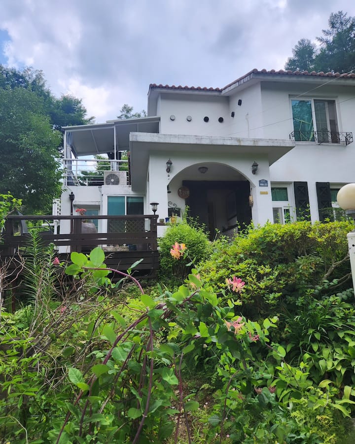 별달빛 (독채)
기준인원 14인/
최대인원 18인 - 논산시