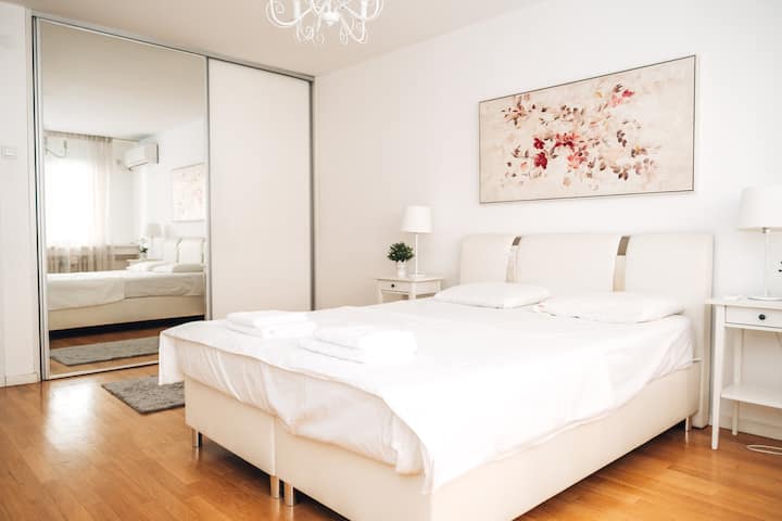 Crown Central Three Bedroom Apartment - Belgrade