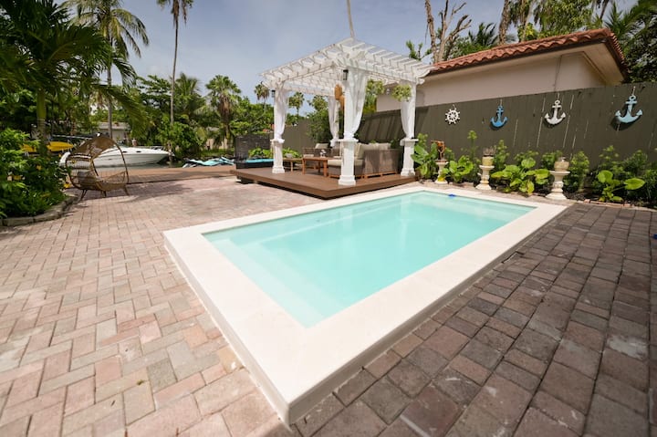 Luxury Miami Waterfront Villa | Pool-private Dock - Miami, FL
