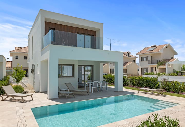 Serenity Waves Villa 19 - Larnaca