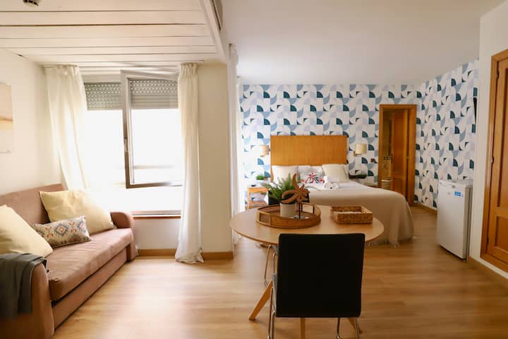 Amplio Estudio. Wifi, Smart Tv - Madrid