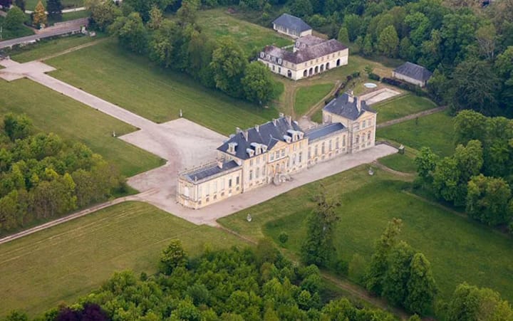 Annexe D'un Château Xviiie - Falaise