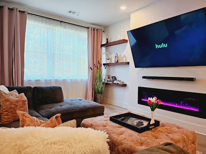 Luxury Urban Escape W/ Rooftop - Atlanta, GA
