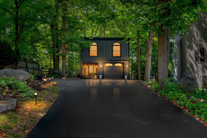 Luxury 5br Getaway |Hot Tub, Game Room & Fire Pit - Rockville, MD