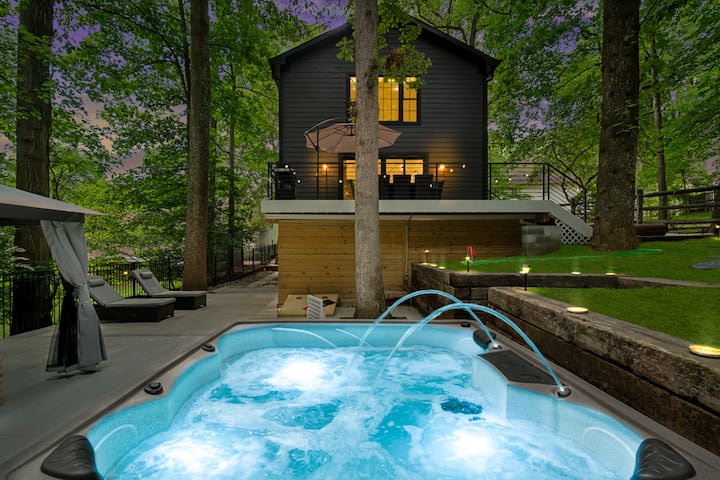 Luxury 5br Getaway, Hot Tub, Game Room & Fire Pit - Gaithersburg, MD