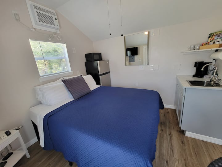 Riverfront Tiny House W/kayaks - Arcadia, FL