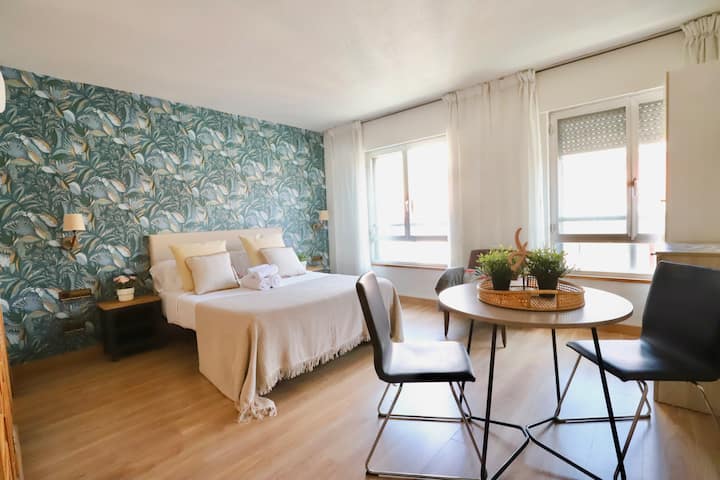 Estudio Con Amplios Ventanales - Madrid