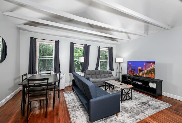 Apartment In Ohio City - Great Location - Cleveland Browns Stadium