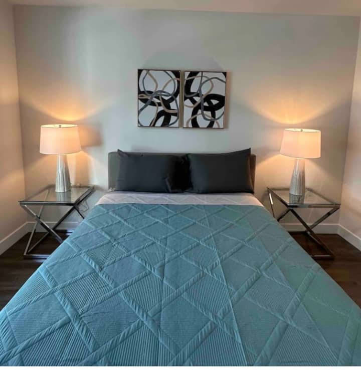 Stylish Apartment With Modern Amenities - Hollywood, CA