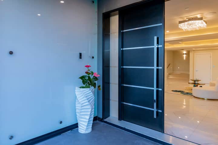Luxurious Mansion West Van Home With Stunning View - North Vancouver