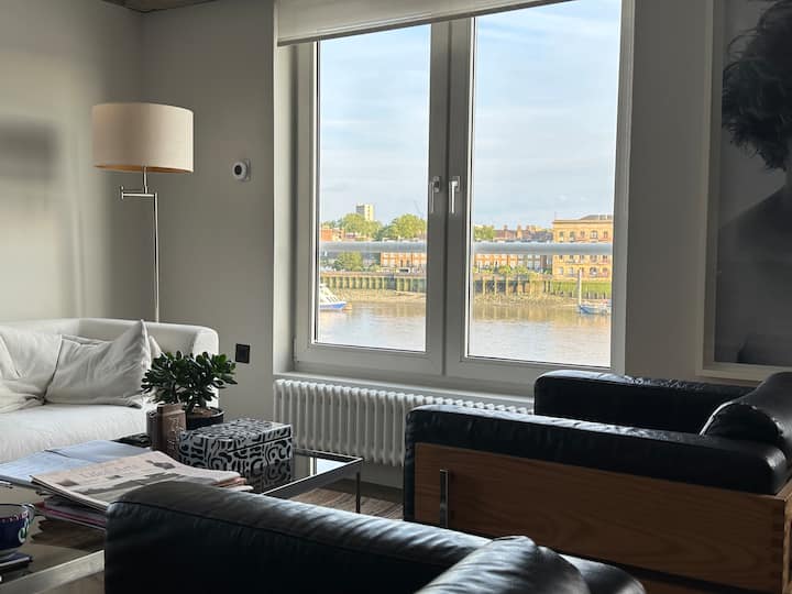 London Flat On The Thames - London