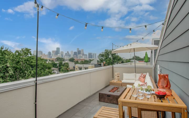 Skyline View: Rodeo Themed | Bbq & Patio | Games - Houston
