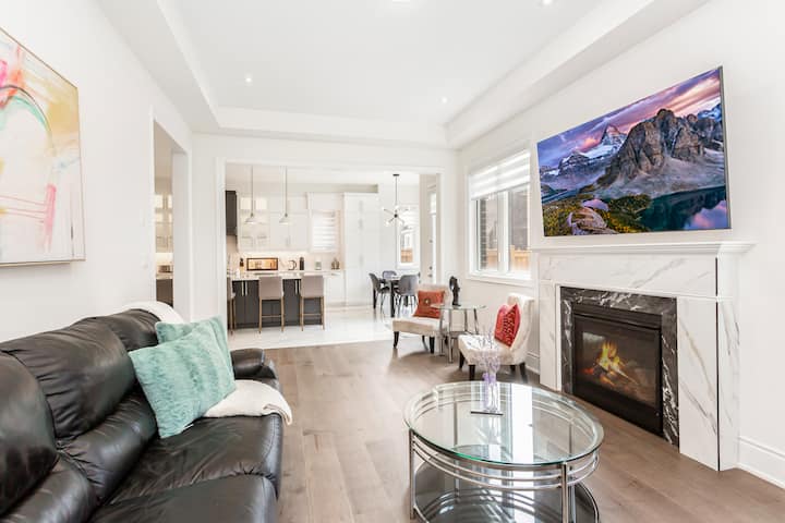 Grand Villa Near Burlington - Burlington