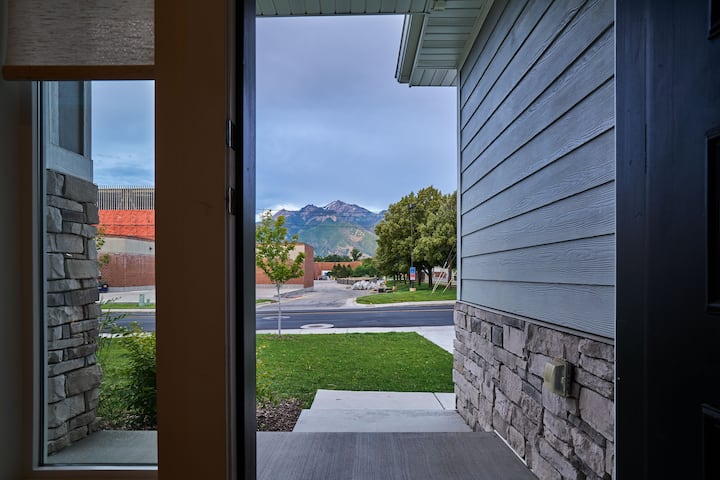 *Rare Find* Salt Lake Mountain View’s (Fort Union) - Sandy, UT