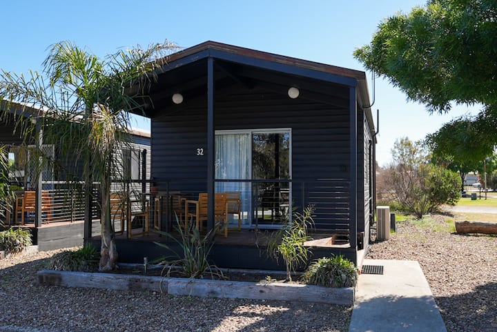 2 Queen, 1 Fold Bed (C32) - Stawell