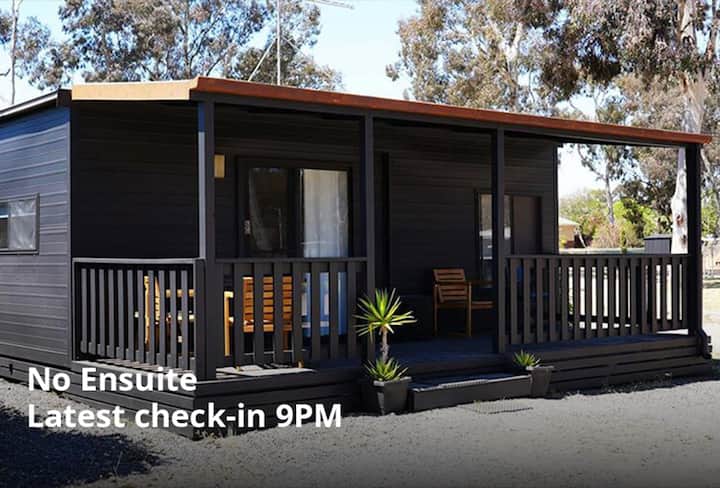 1 Queen, 4 Bunks, Shared Bathroom (C57) - Stawell