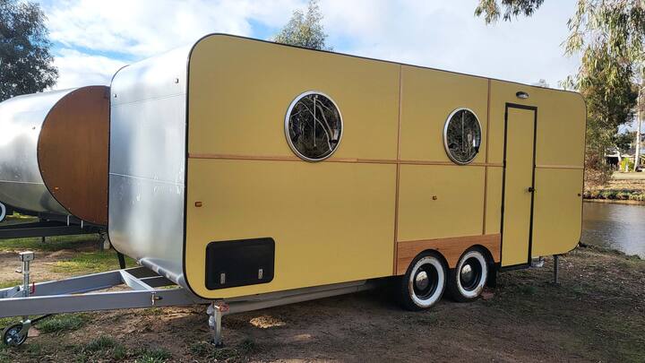 Retro Caravan, Bathroom (Hv7) - Stawell