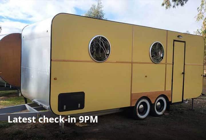 Retro Caravan, Bathroom (Hv7) - Stawell