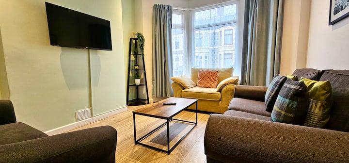 Central Cardiff Stay | 4 Bedrooms + 2 Bathrooms - Cardiff