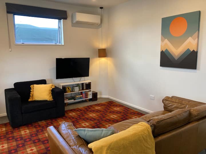 Large Modern Studio - Blenheim