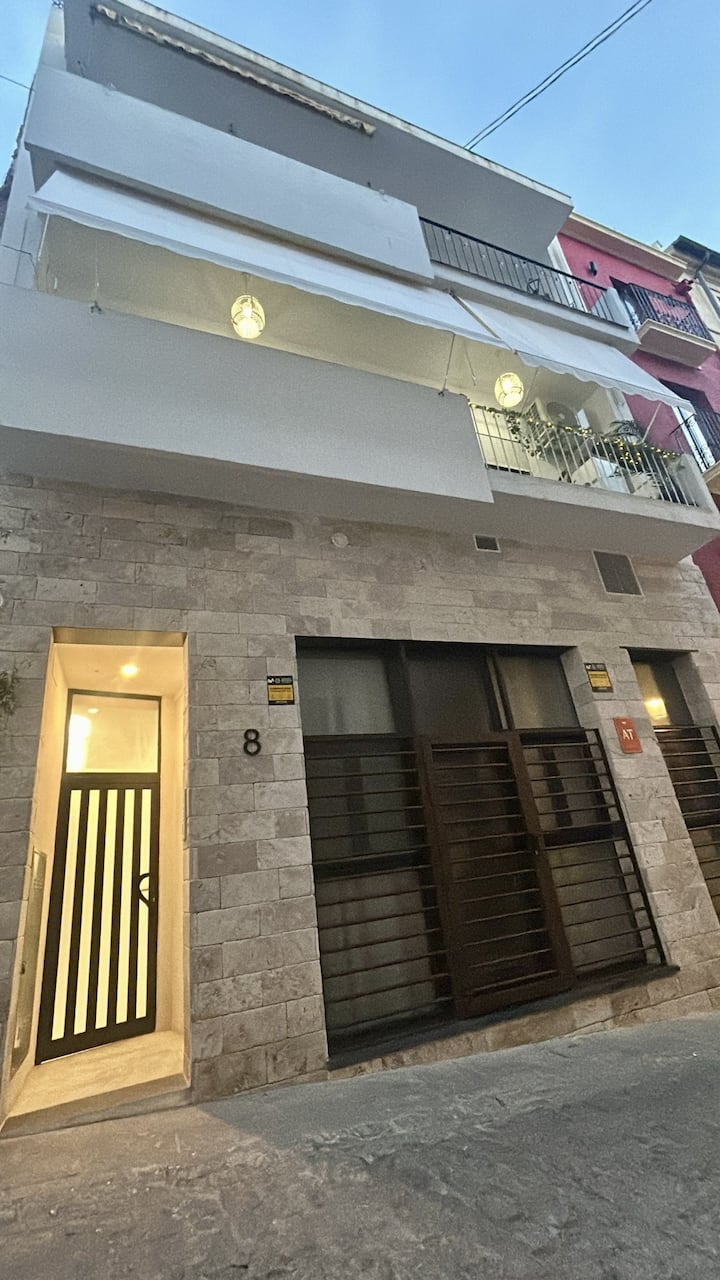 Old Town Center Living! 5 Min Walk To The Beach! - Alicante