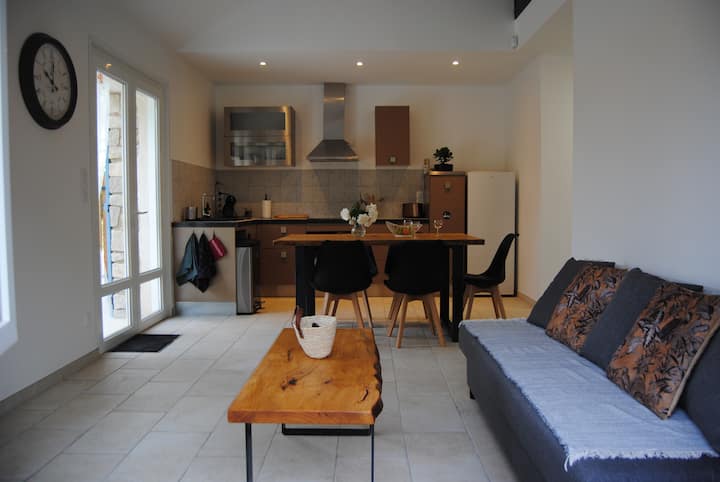 Logement Avec Terrasse Et Jardin - Sault