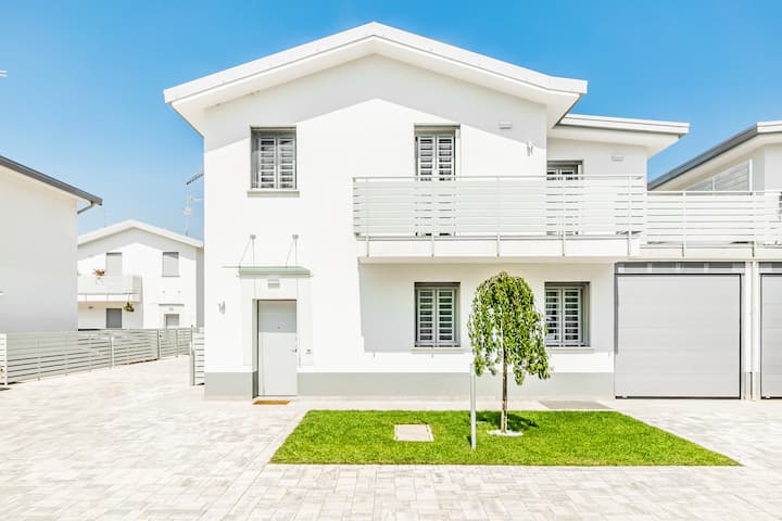 [Luxury Villa] Exclusive Property With Private Box - Milan
