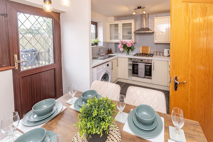 2 Bed House For Long Stays - Contractors Families - Solihull