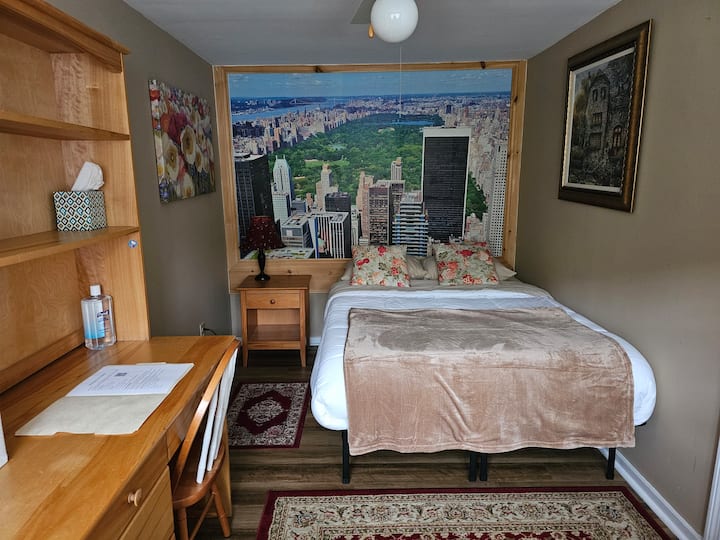 Cozy In-law Suite In Colonial Home-w/seasonal Pool - Danbury, CT