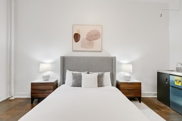 Nestled Nook: Inviting Bay Ridge Studio Hideaway - Brooklyn, NY