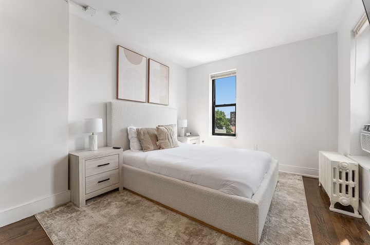 Urban Refuge: Bay Ridge Warm Studio Escape - New York City