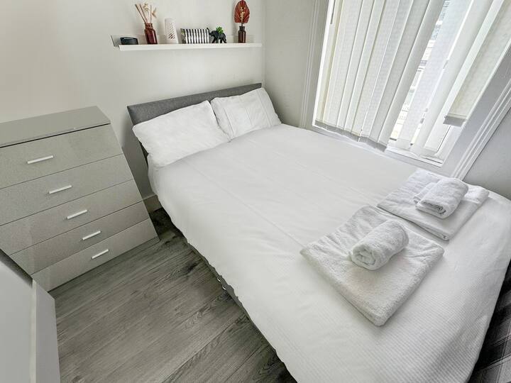 Large Comfy House With Parking - Liverpool