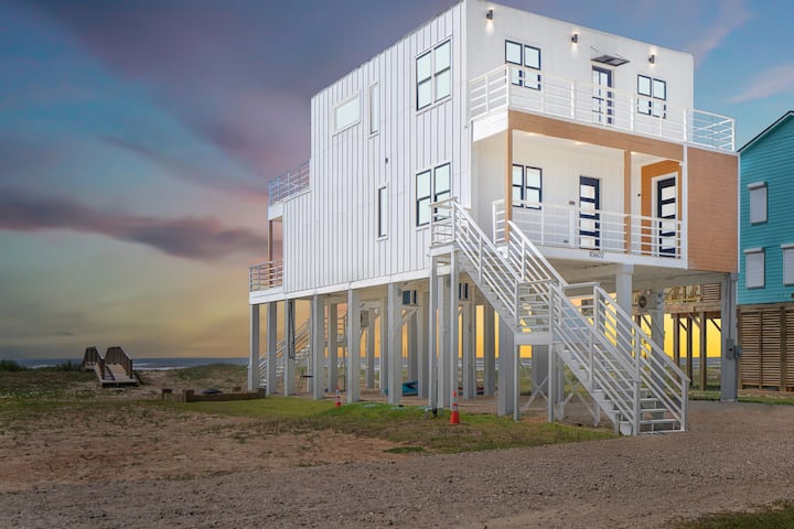 Surfside Beachfront W Ocean Views & Game Room| 4br - Surfside Beach, TX