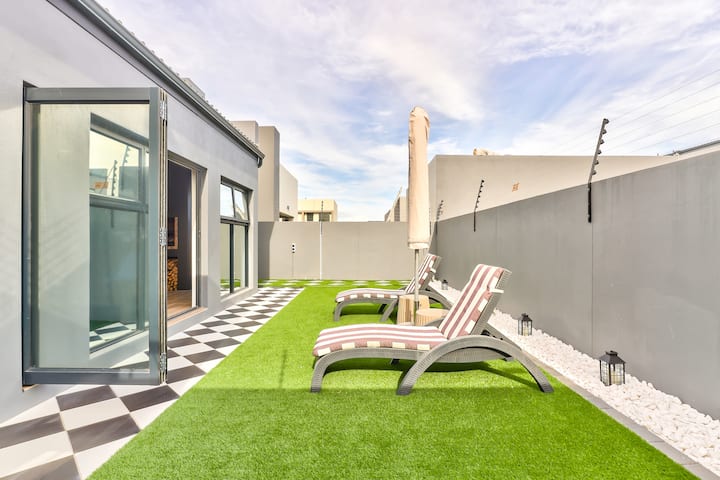 Vogue West Coast Townhouse + Back Up Power System - Le Cap