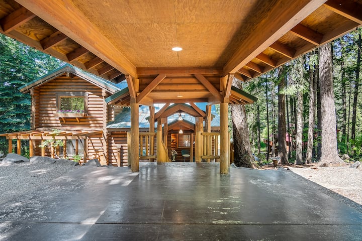 Lakefront Log Home With Hot Tub/huge Game Room - Roslyn, WA