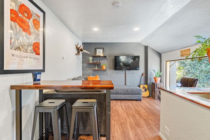 Carriage House Loft - Eureka, CA